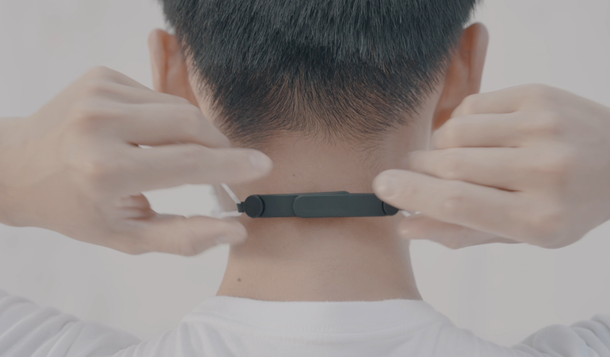 Nearness口罩舒密釦 – 一個全新釋放耳朵的口罩配戴產品，可以方便調整、增加密合且配合不同口罩的佩戴方式。